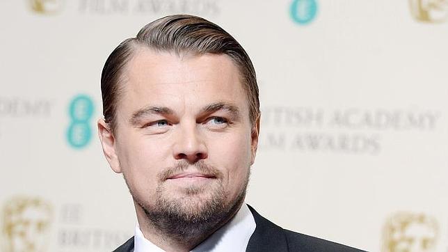 Un chico se lanza a la entrepierna de Leonardo DiCaprio