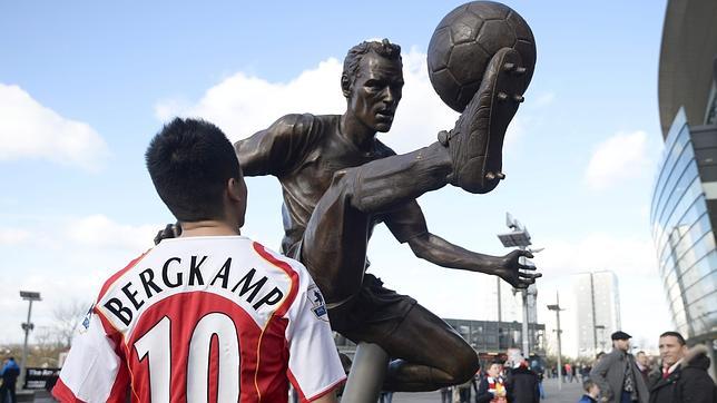 Diez impresionantes estatuas en honor a grandes mitos de la Premier League