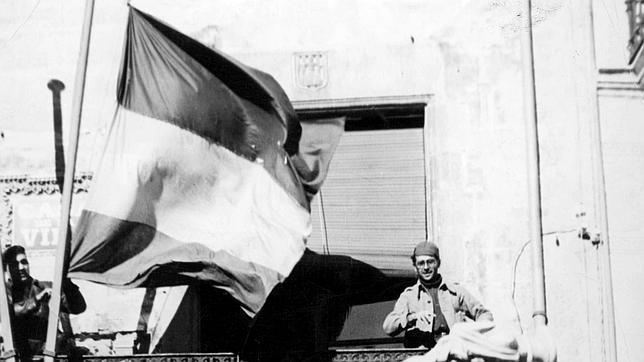 ¿Por qué la bandera de España es roja y amarilla y roja?