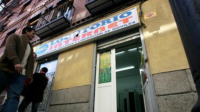 Casi la mitad de los locutorios de Madrid presenta irregularidades