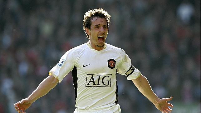 Gary Neville anuncia su retirada
