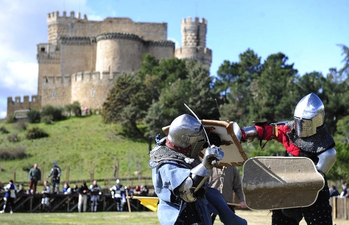 Espectacular entrenamiento de lucha medieval en el Castillo de ...