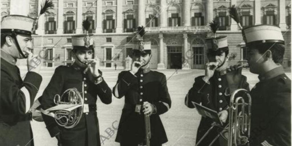La odisea histórica de la Guardia Real, la unidad que se dedica a ...