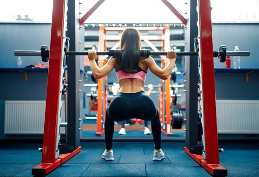 Cómo hacer la sentadilla perfecta: estos son los errores más frecuentes