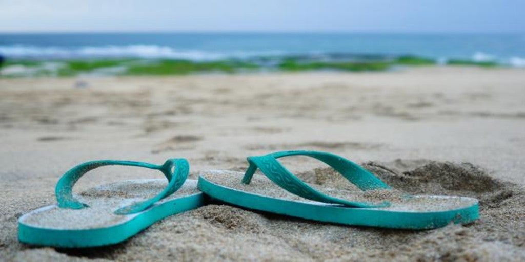 Lo que te puede pasar en los pies si llevas todo el día chanclas