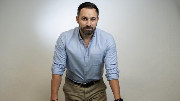 Santiago Abascal: «No es normal que el PSOE pacte con Bildu y a Vox se ...