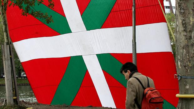 Acusan al PNV de «señalar» a los no nacionalistas mediante la ikurriña